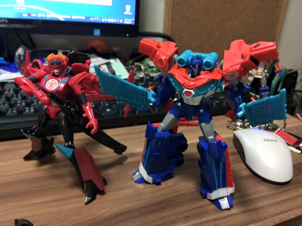 Robots in Disguise In Hand Pictures of Warrior Class Windblade And Powersurge Optimus Prime